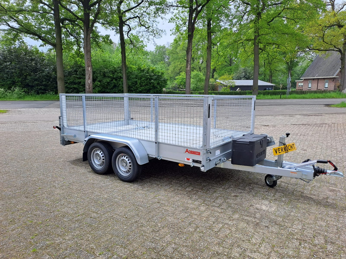 Houtvrij autotransporter met loofrekken – De Witte Smid