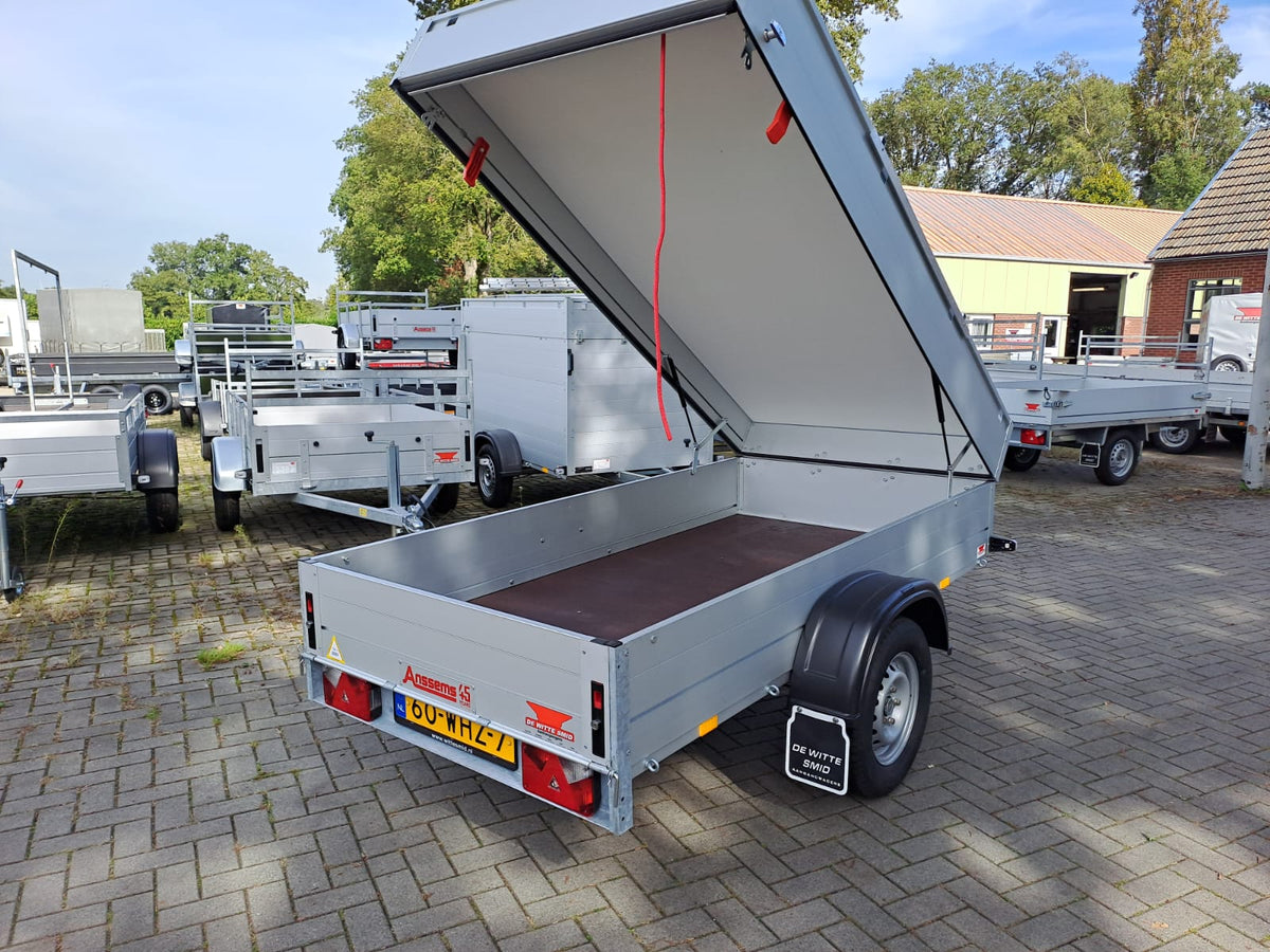 Aluminium dekselwagens / bagagewagens in trek van Anssems – De Witte Smid