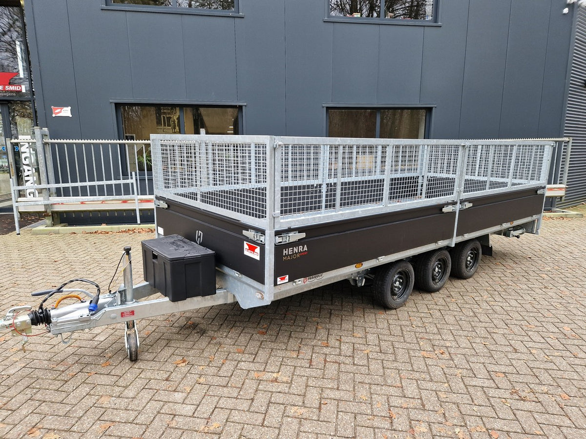 Stoere wagen - Black Edition enorm in trek! – De Witte Smid